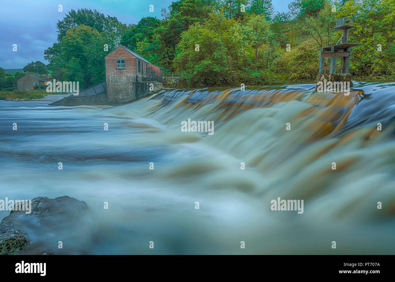 River wharfedale weir hi-res stock photography and images - Alamy