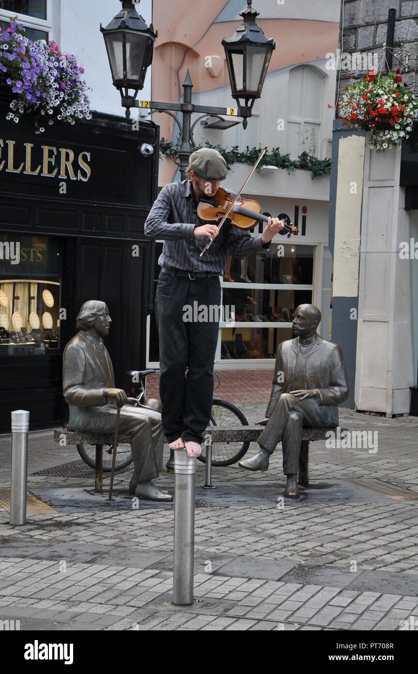 Street musician playing a violin in Galway Stock Photo - Alamy