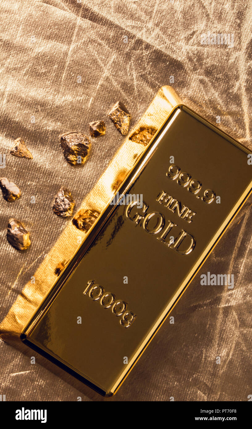 bar of gold close-up on golden background Stock Photo - Alamy