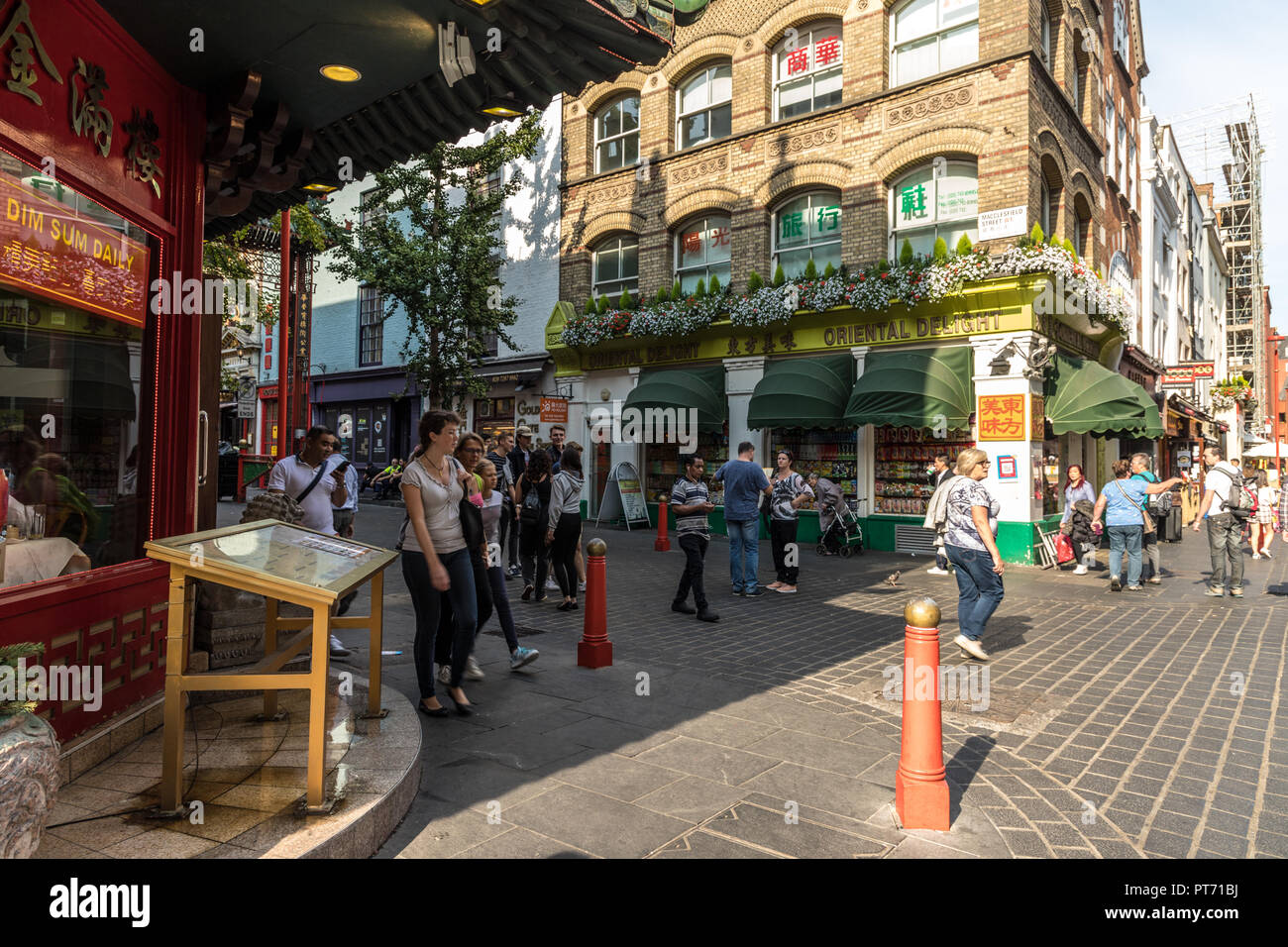 Typical chinese street scene hi-res stock photography and images - Alamy
