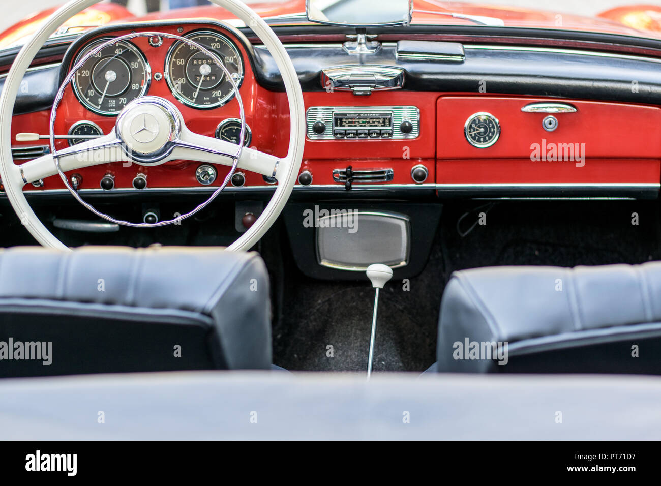 interior of the Mercedes oldtimer, a view of the classic steering ...