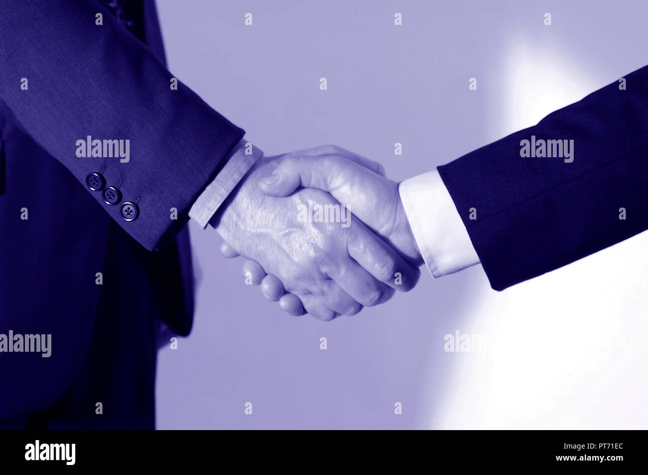 Handshake between two businessmen Stock Photo - Alamy Handshake between two businessmen Stock Photo - Alamy