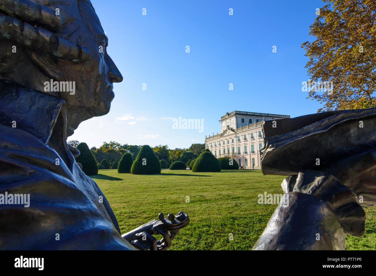 Fertöd: Schloss Esterhazy (Esterhaza palace), statue of composer Joseph ...