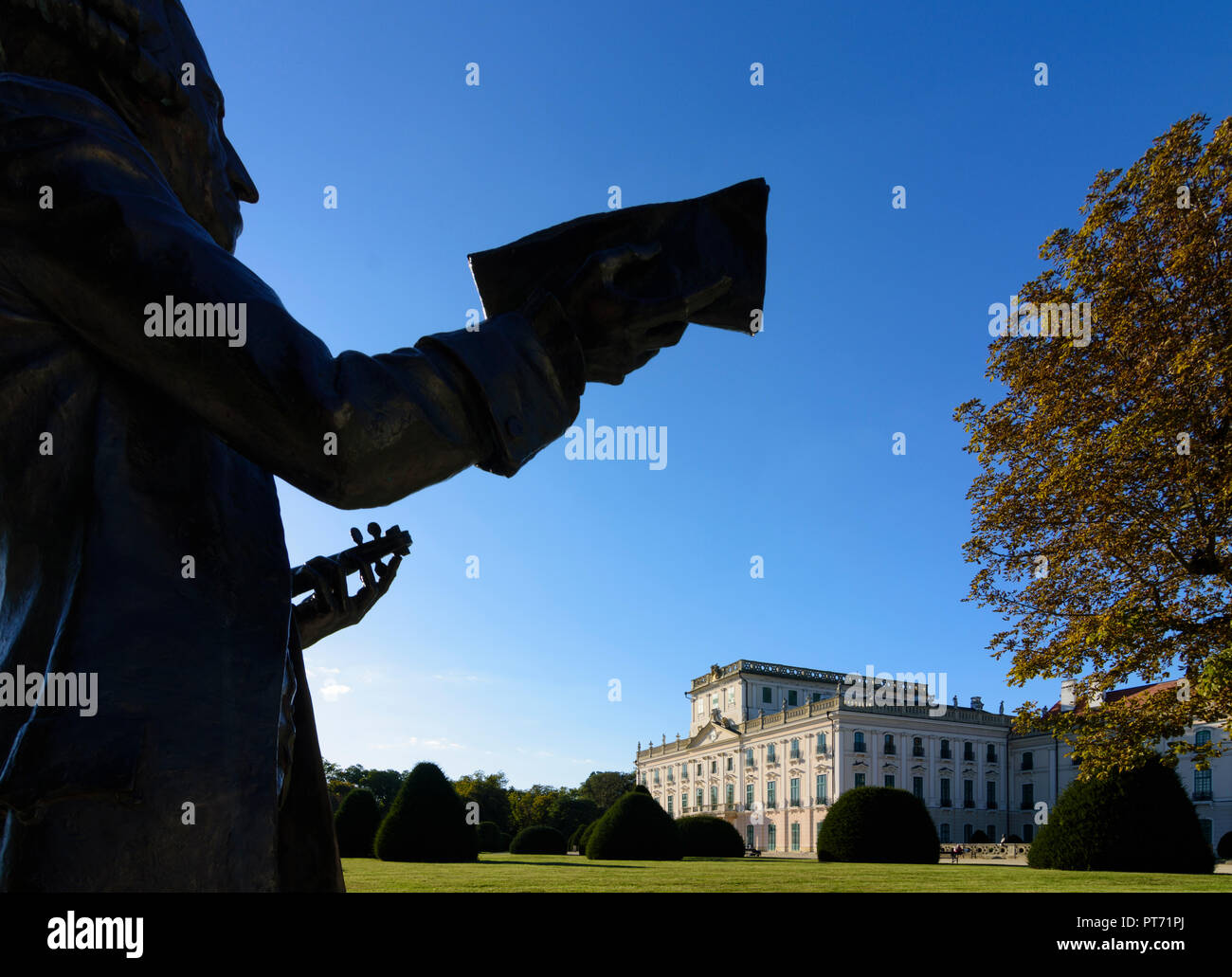 Fertöd: Schloss Esterhazy (Esterhaza palace), statue of composer Joseph ...