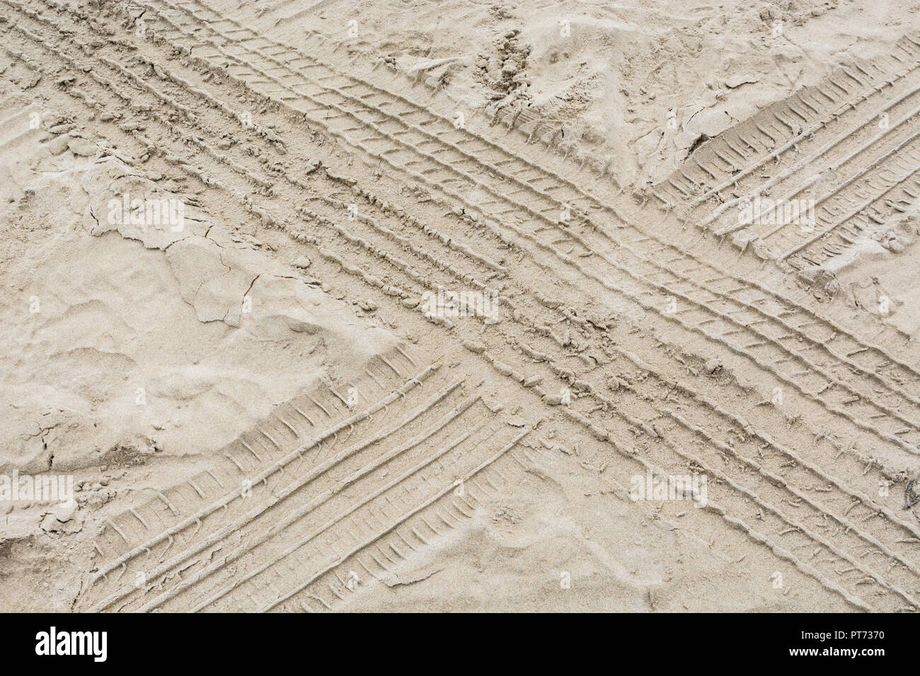 Tyre tracks in sand Stock Photo - Alamy
