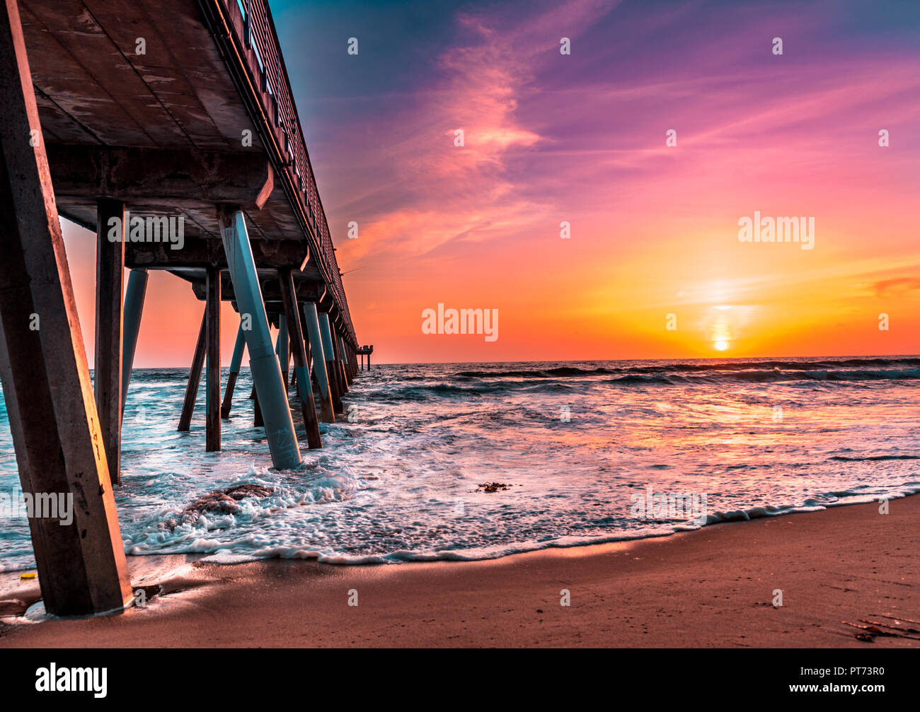 Hermosa Beach Pier during sunset Stock Photo - Alamy
