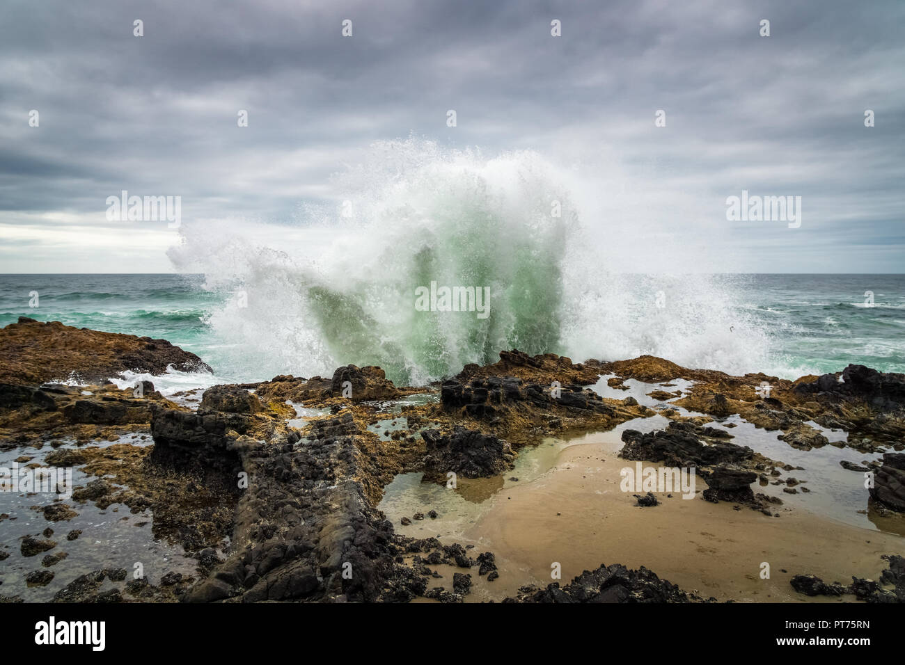 Rocky reefs hi-res stock photography and images - Alamy