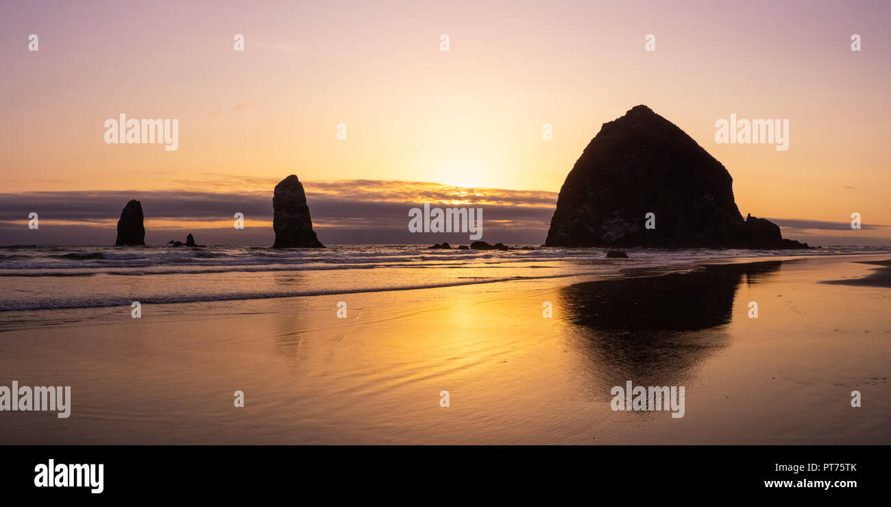 Sunset over the Haystack Rock, Oregon Islands National Wildlife Refuge ...
