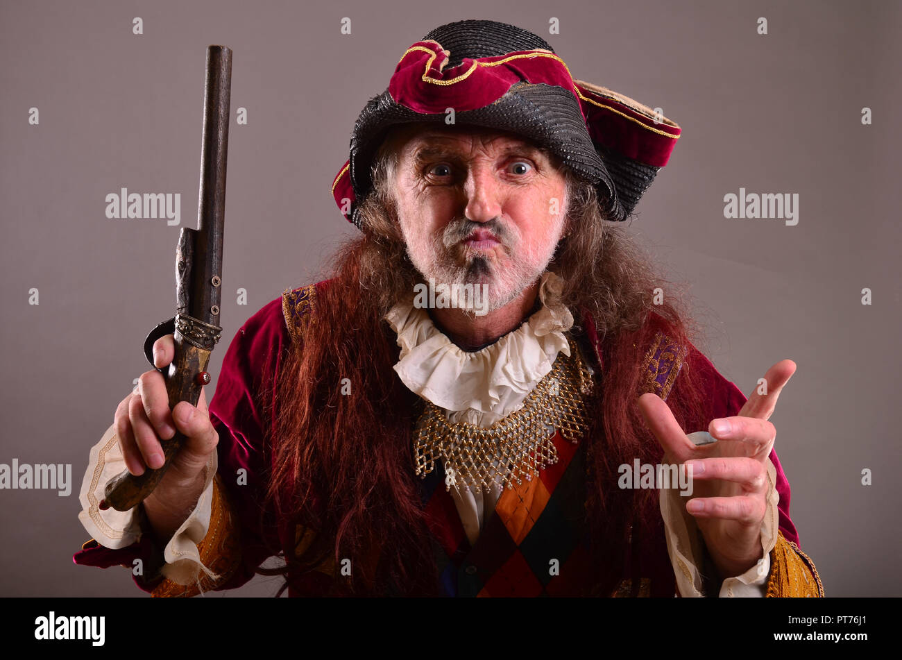 Grimace facial expression hi-res stock photography and images - Alamy