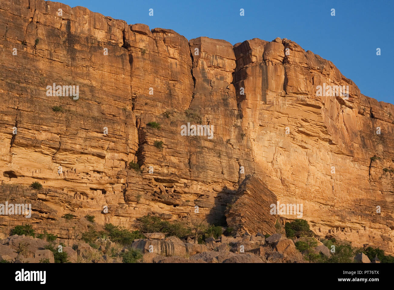 Ancient Tellem dwellings on the Bandiagara Escarpment in Mali (Africa ...