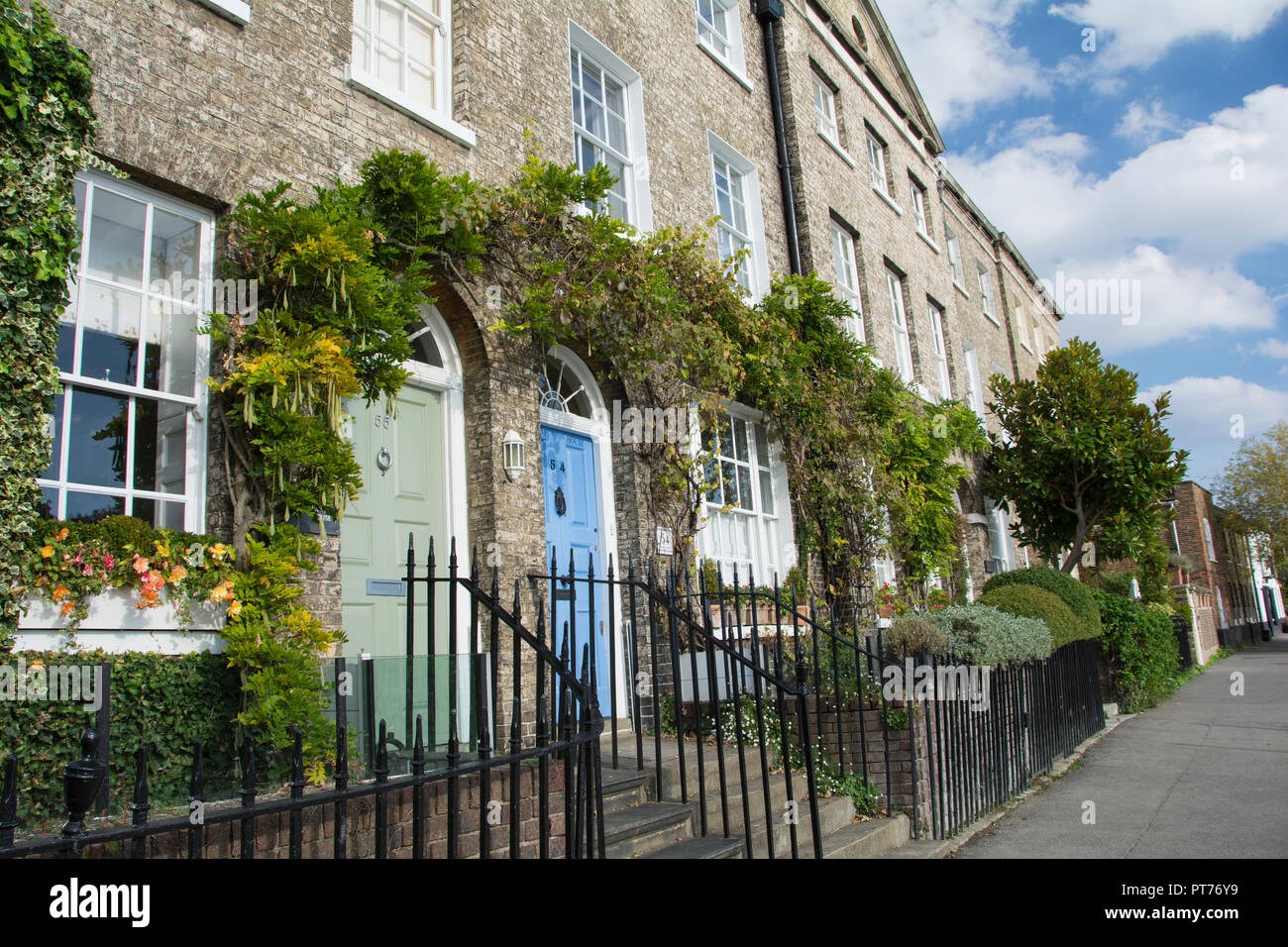 Chiswick london houses hi-res stock photography and images - Alamy