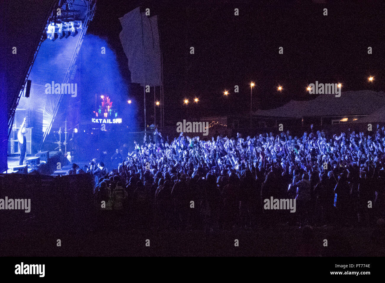 Concert Front View Stage Crowd Stock Photos & Concert Front View Stage ...