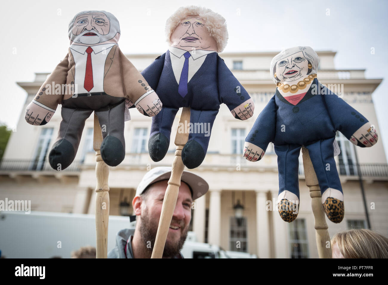 Dog puppets hi-res stock photography and images - Alamy