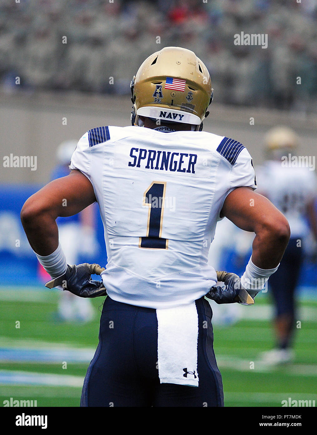 Kickoff returner hi-res stock photography and images - Alamy