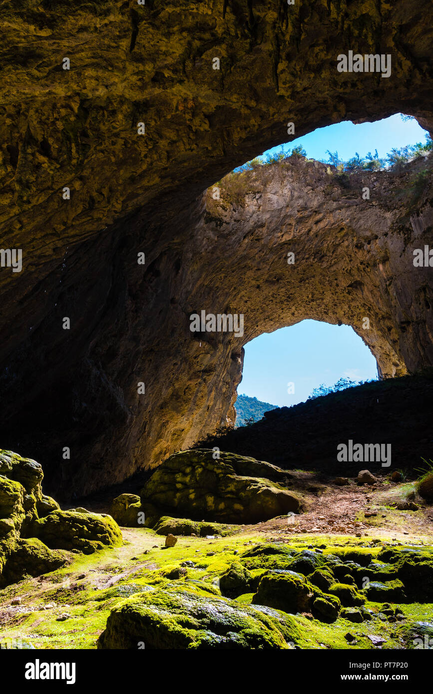 Cave flowstones hi-res stock photography and images - Alamy