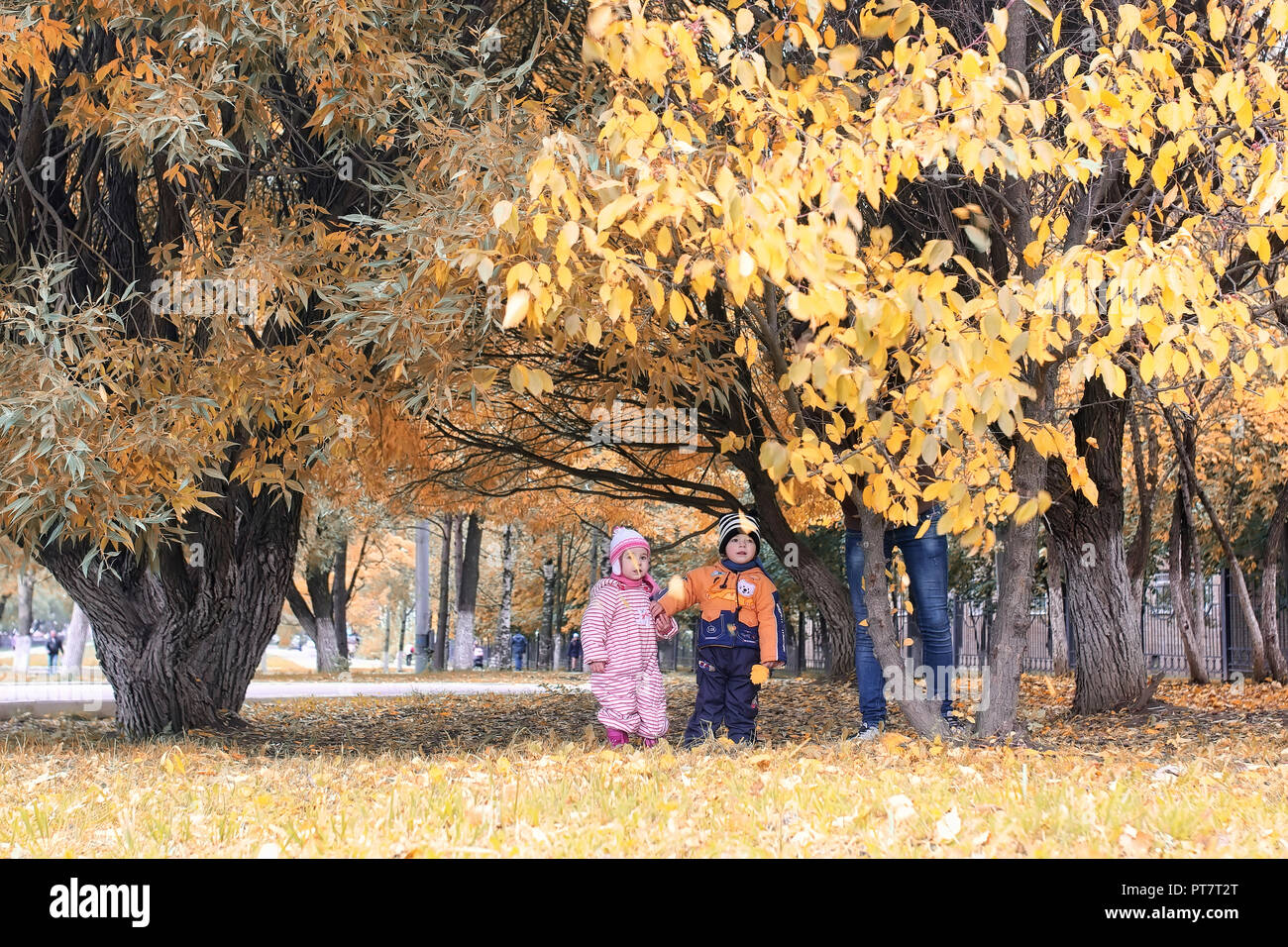 Children on the street play Stock Photo - Alamy