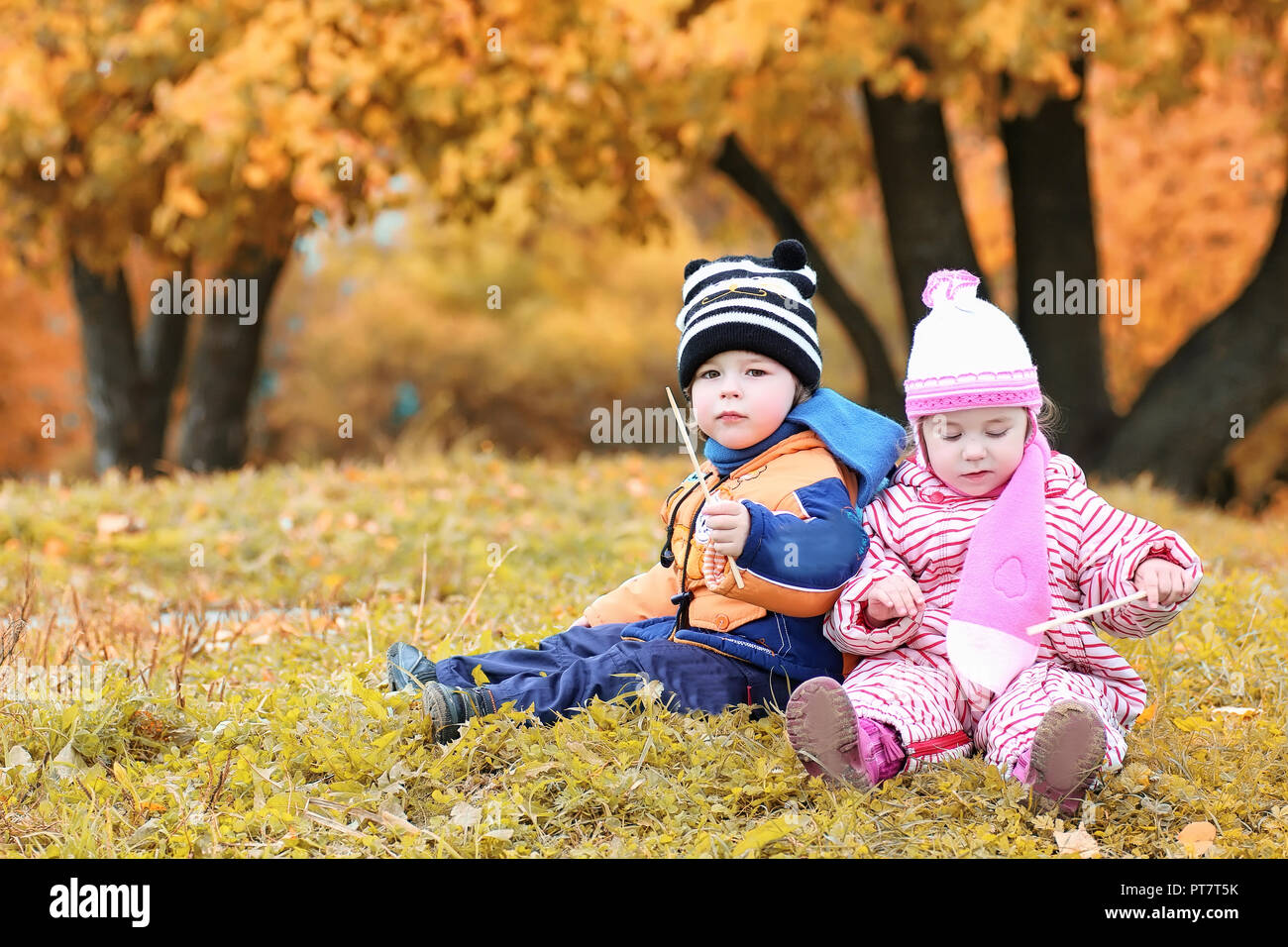 Children on the street play Stock Photo - Alamy