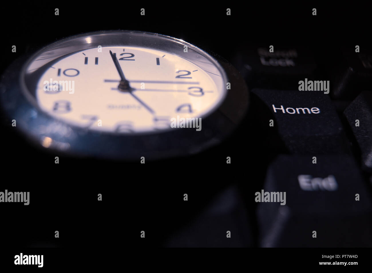 5 pm hi-res stock photography and images - Alamy