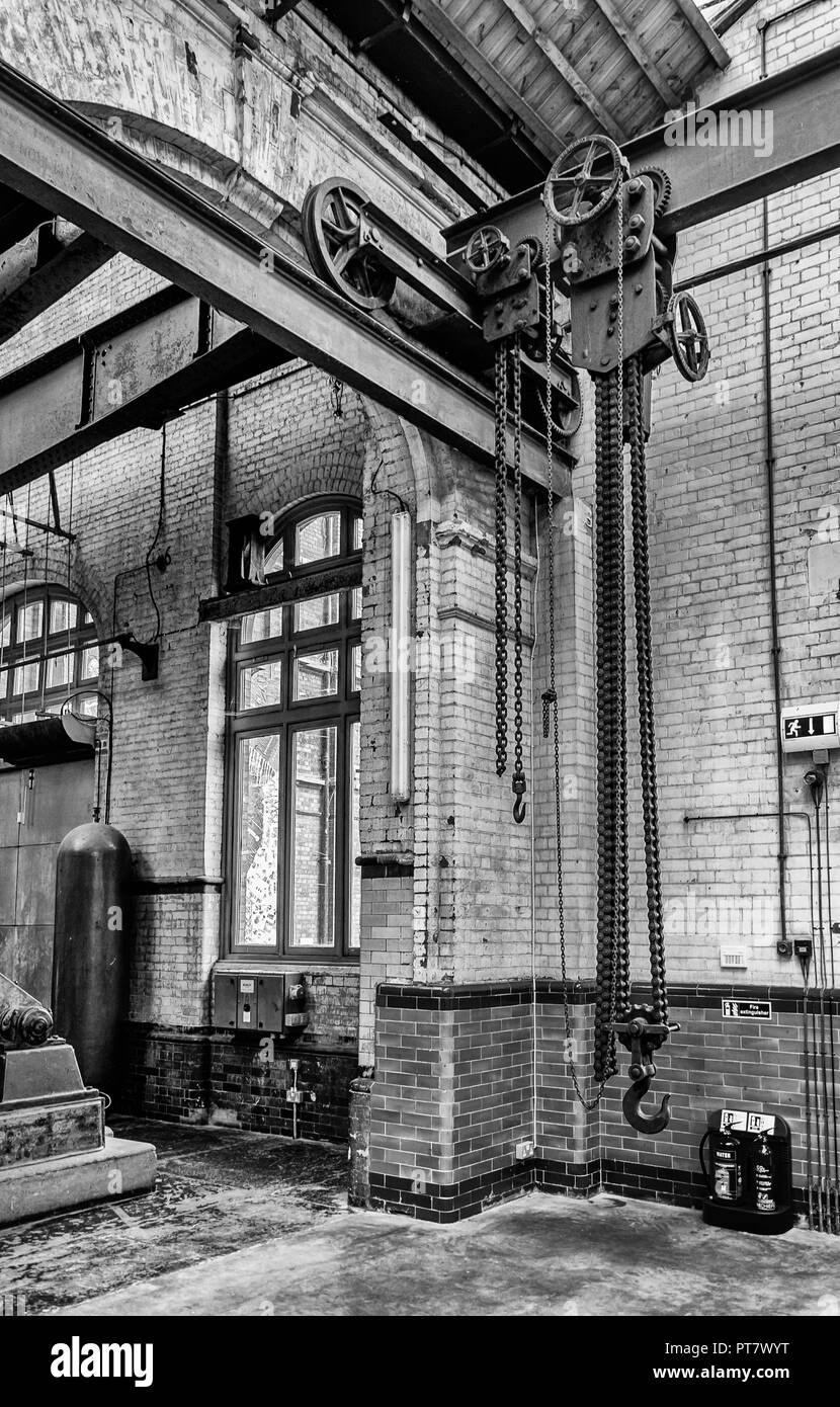 Wapping Hydraulic Power Station cast-iron columns Stock Photo - Alamy