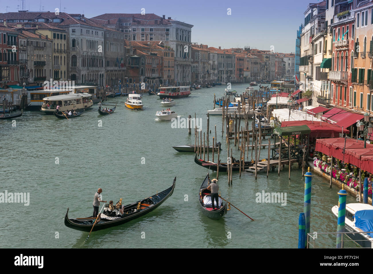 Overcrowding in venice hi-res stock photography and images - Alamy