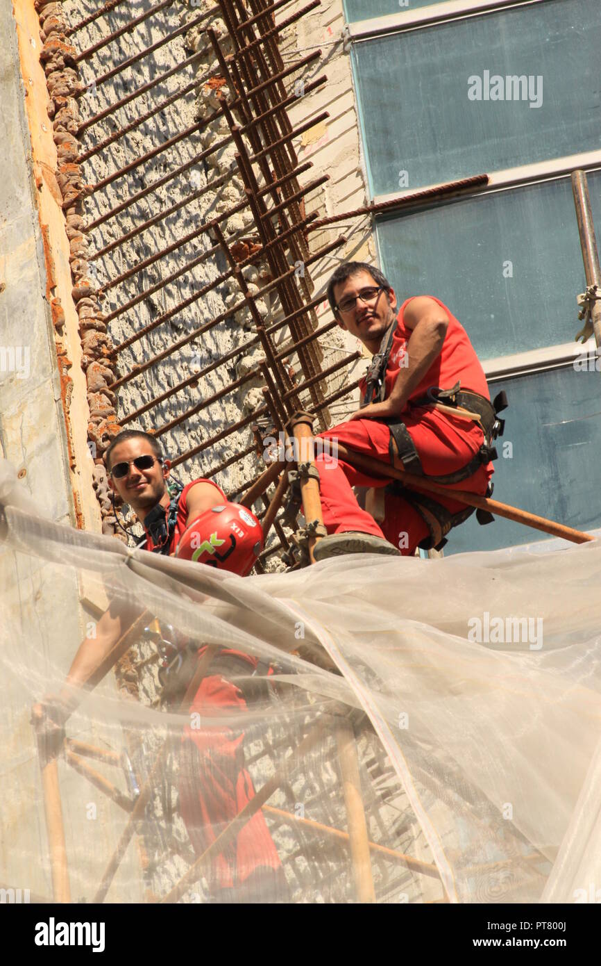 Working at height construction hi-res stock photography and images - Alamy