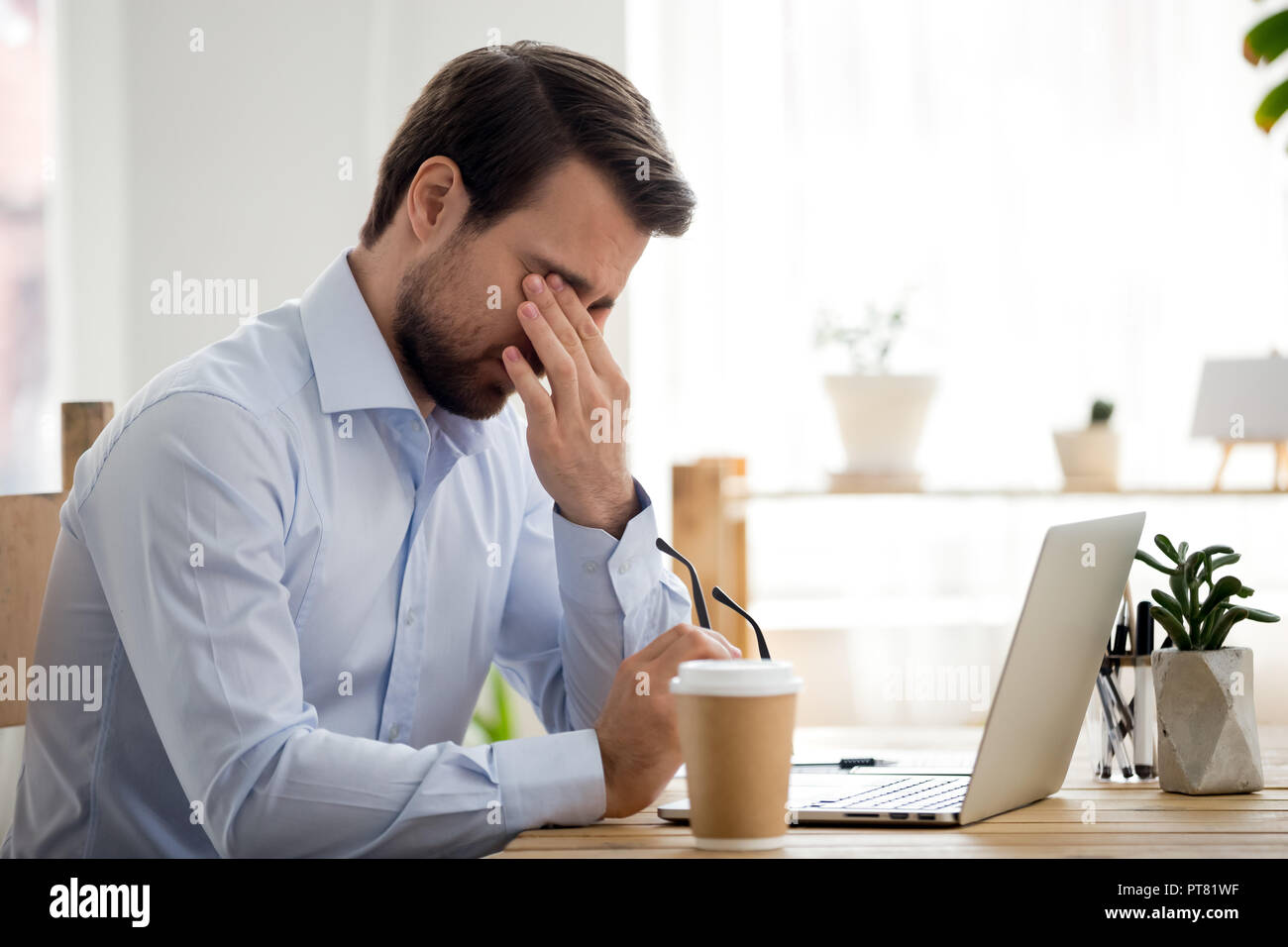 Tired worker hi-res stock photography and images - Alamy