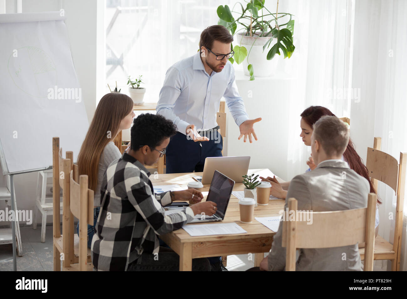 Employees boss hi-res stock photography and images - Alamy