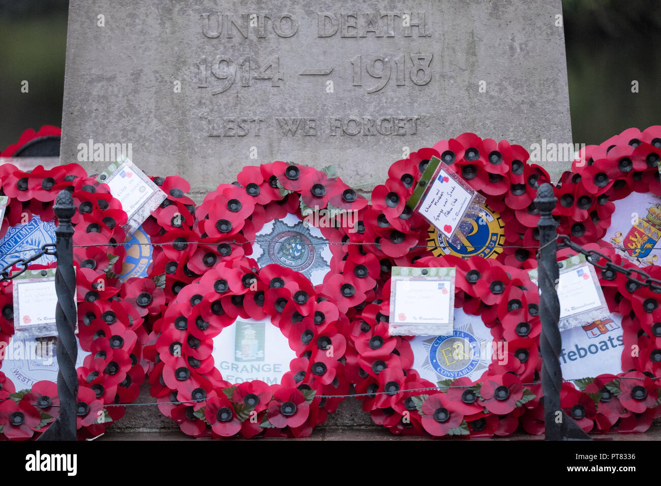 Remembrance circle hi-res stock photography and images - Alamy