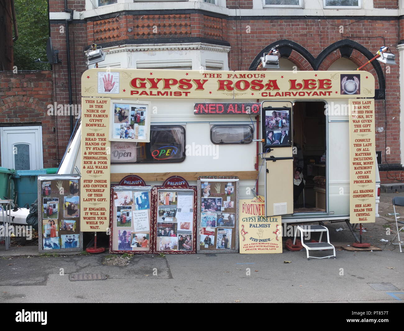 Palmistry hi-res stock photography and images - Alamy