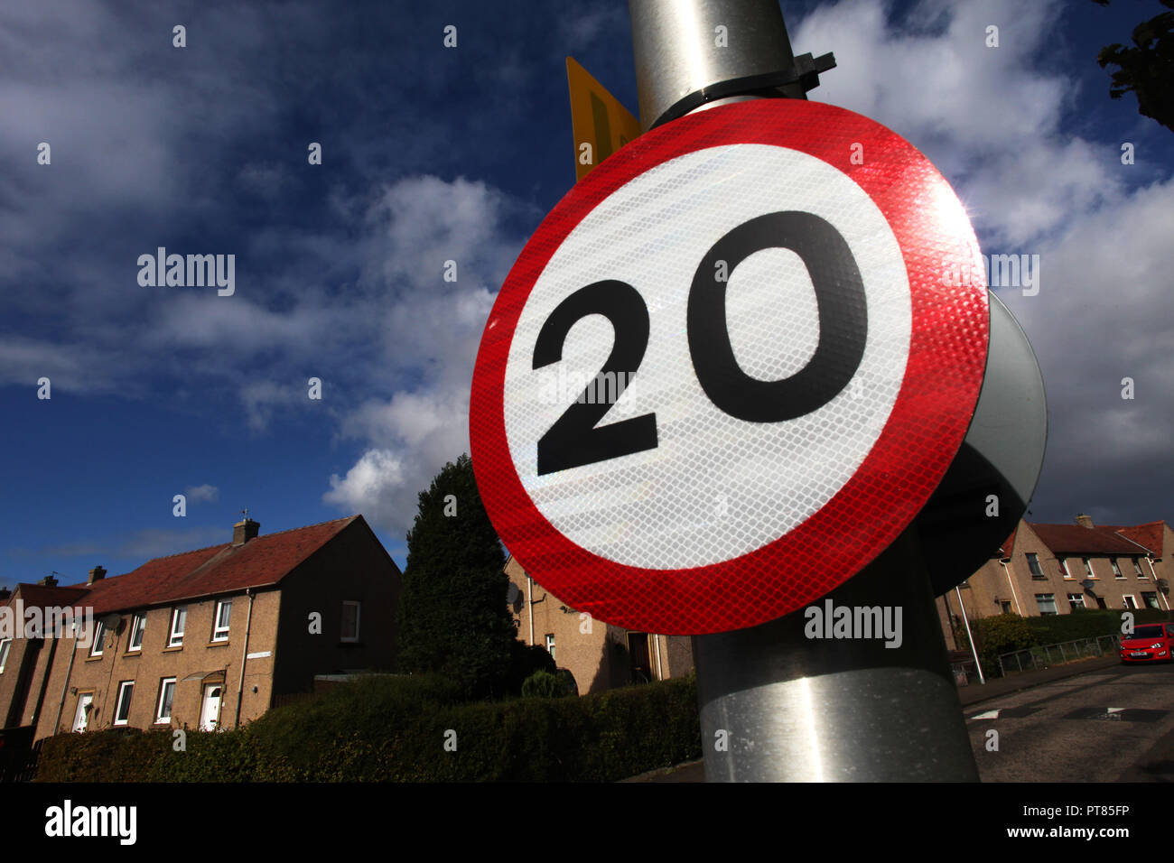 20mph sign edinburgh hi-res stock photography and images - Alamy