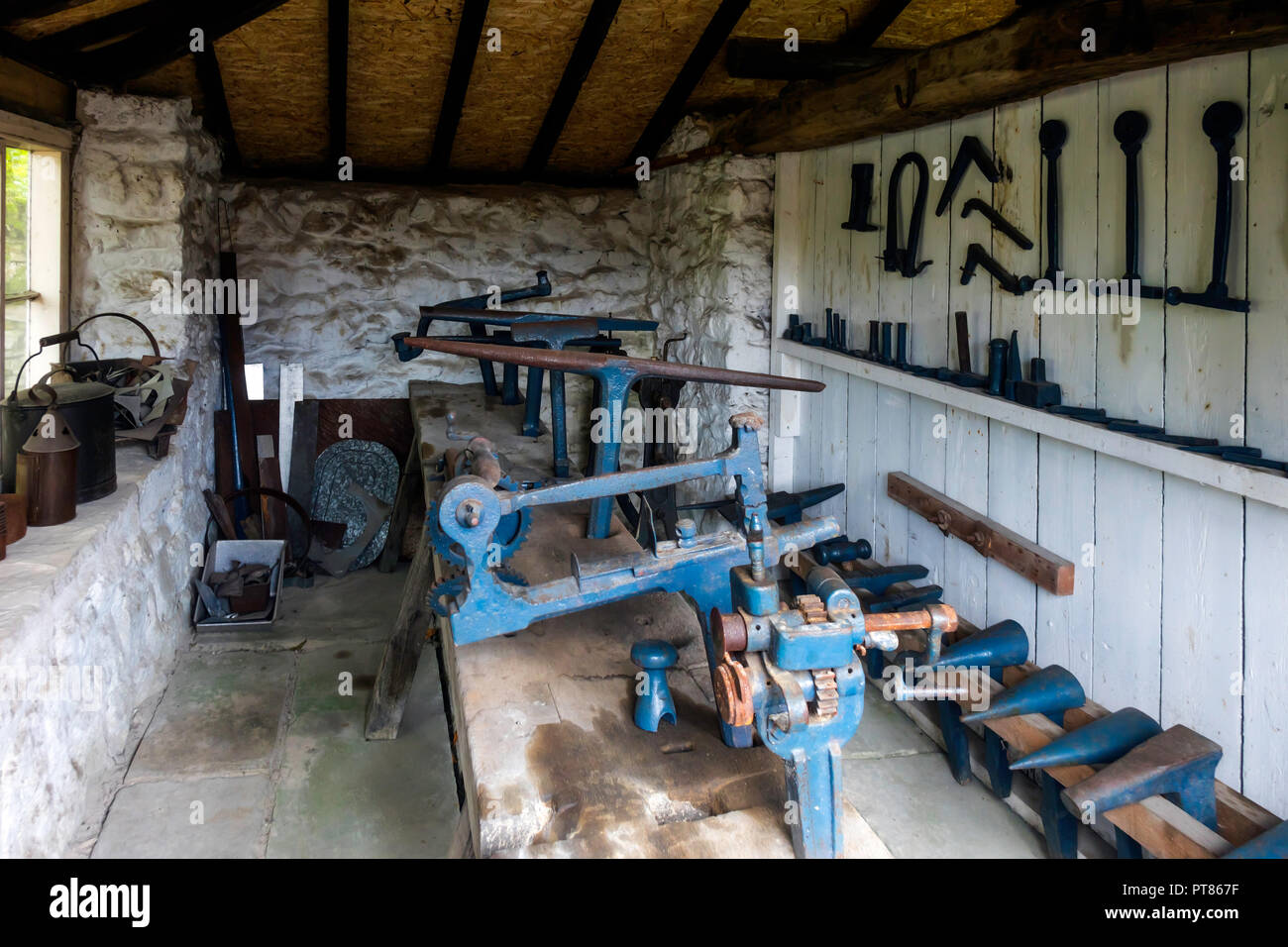 Anvils hi-res stock photography and images - Alamy