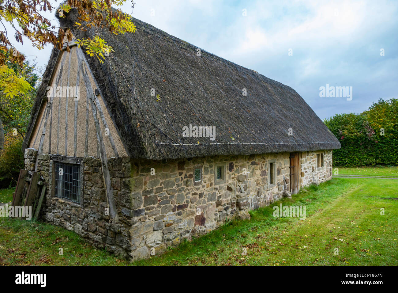 Cruck hi-res stock photography and images - Alamy