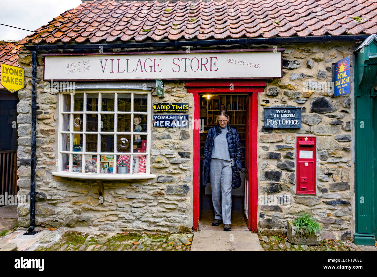 Village shop and post office hi-res stock photography and images - Alamy