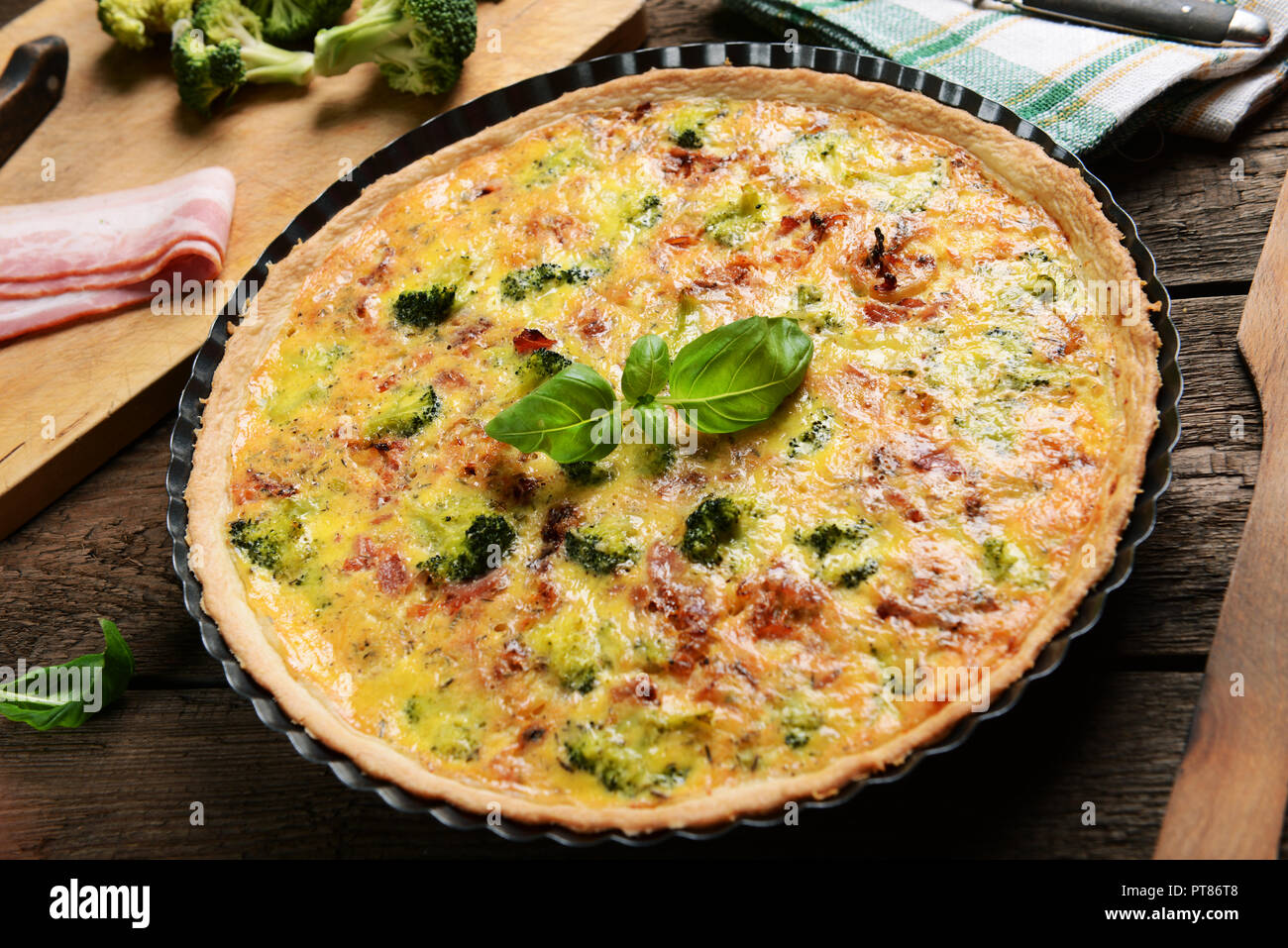 Broccoli and ham gratin hi-res stock photography and images - Alamy
