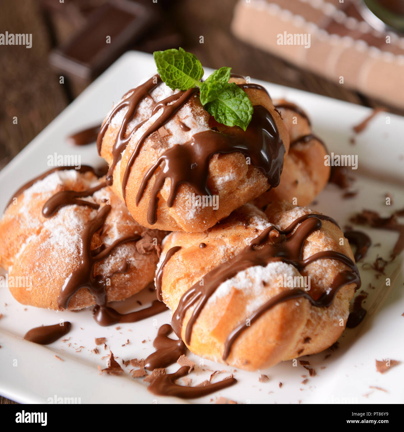 Golden brown profiteroles hi-res stock photography and images - Alamy