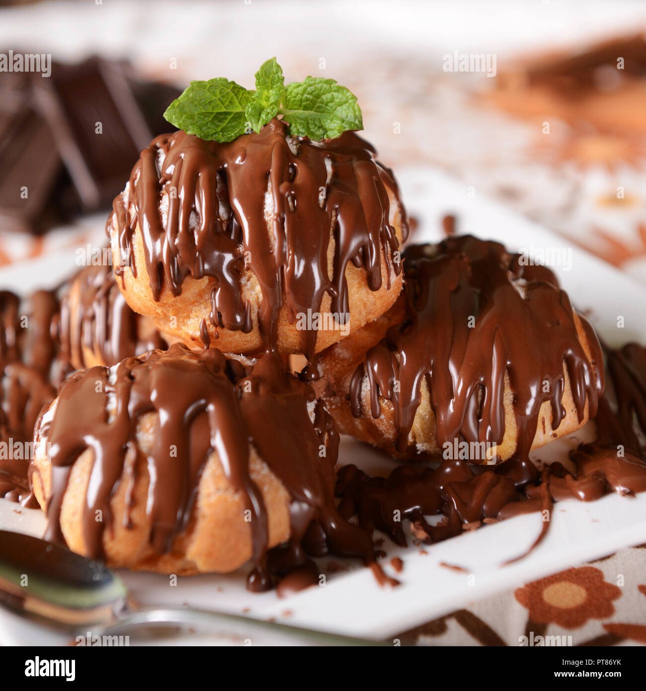 Golden brown profiteroles hi-res stock photography and images - Alamy