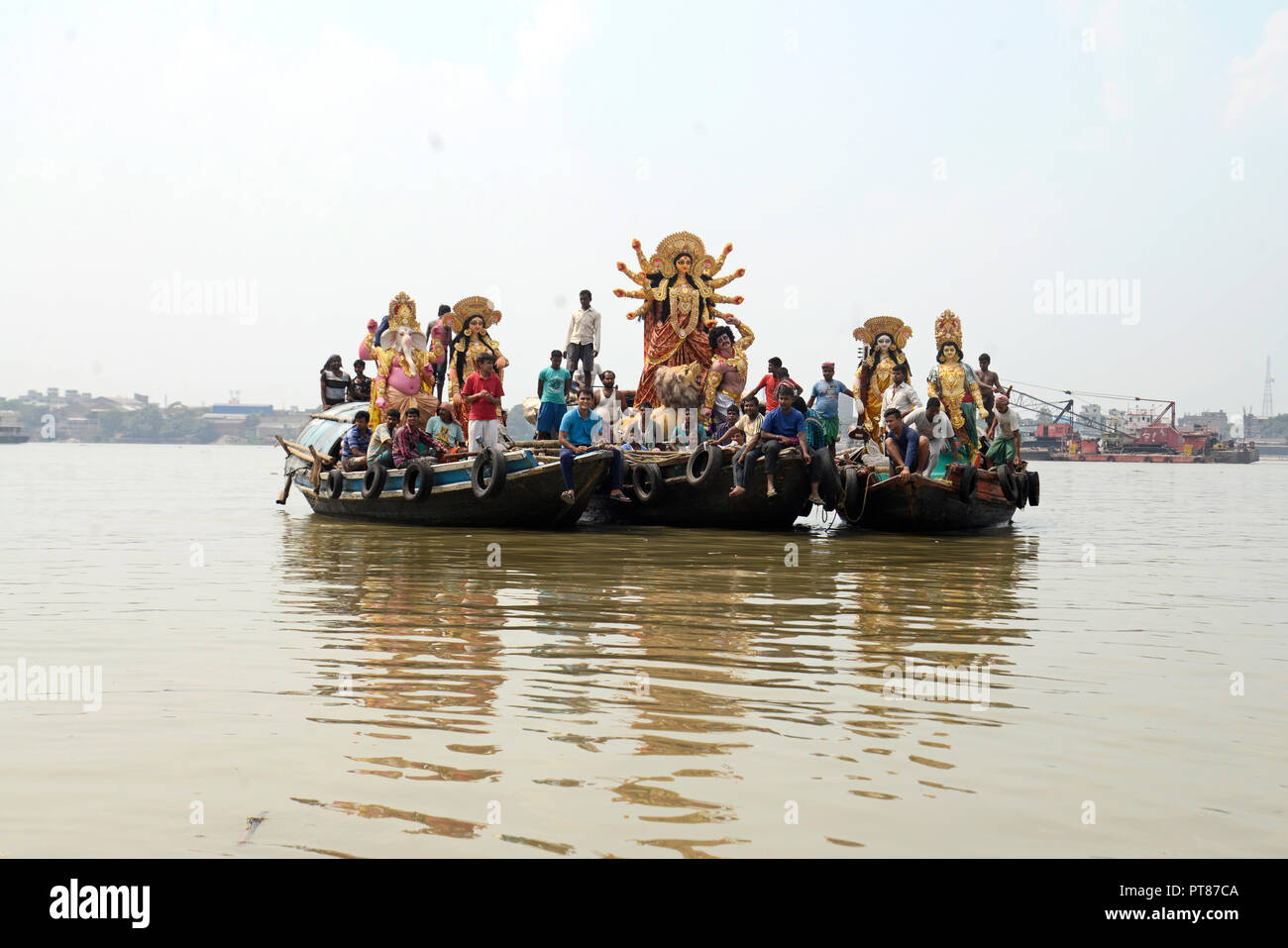 Kolkata, India. 07th Oct, 2018. Idols of Goddess Durga transported on ...