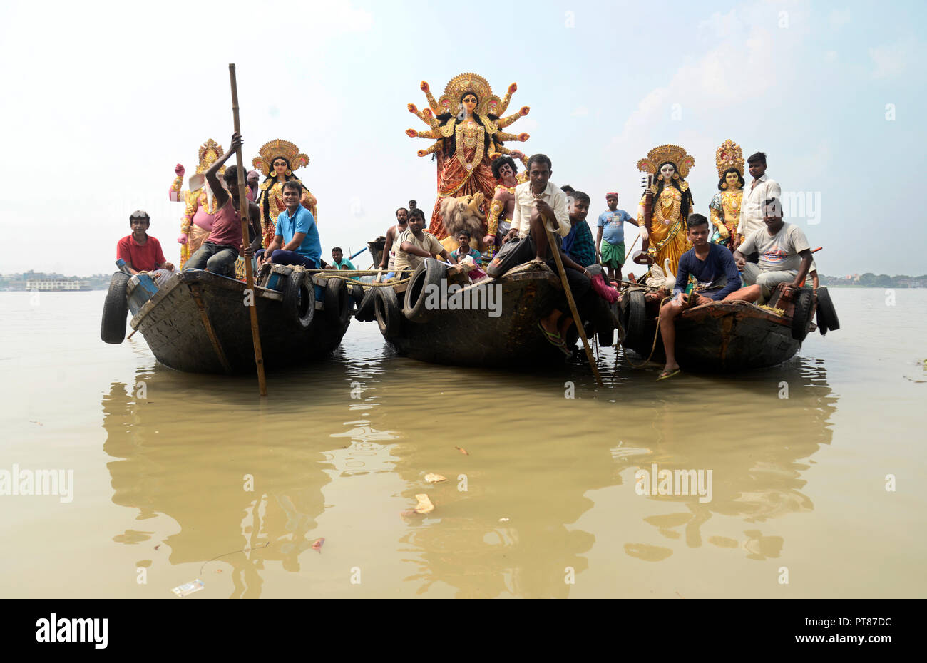 Kolkata, India. 07th Oct, 2018. Idols of Goddess Durga transported on ...