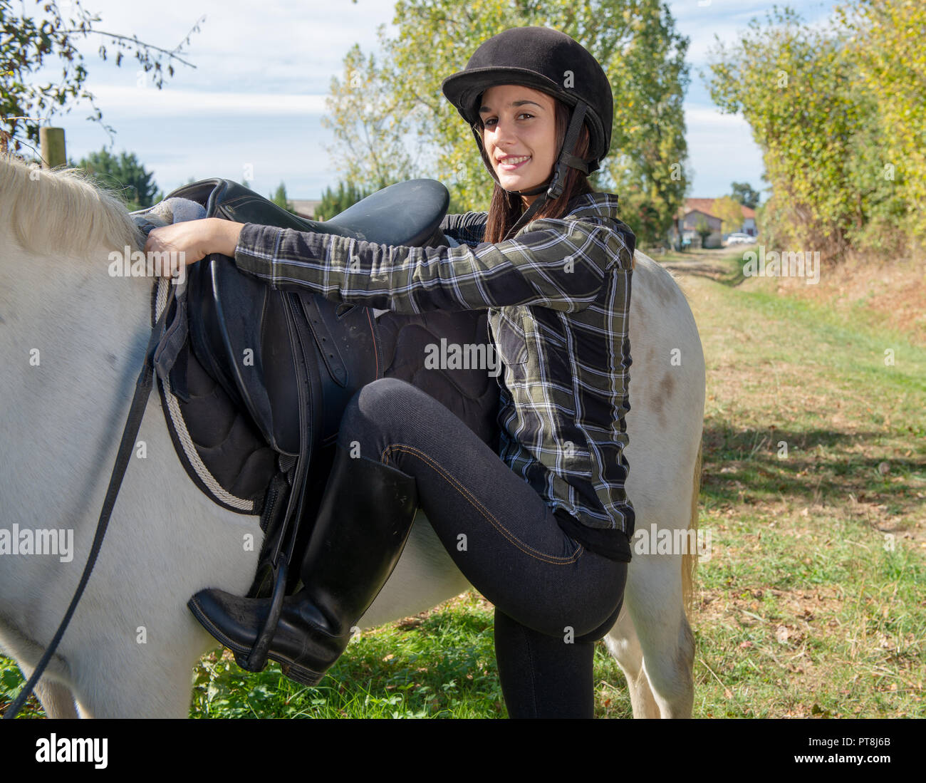 Woman mounting horse hi-res stock photography and images - Alamy