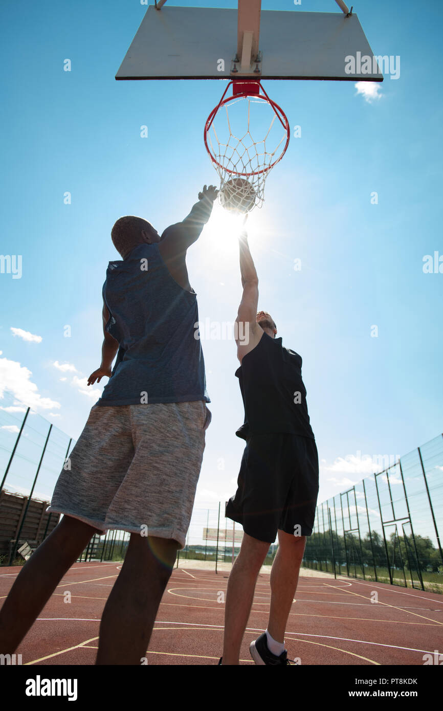Basketball player shooting hoop hi-res stock photography and images - Alamy