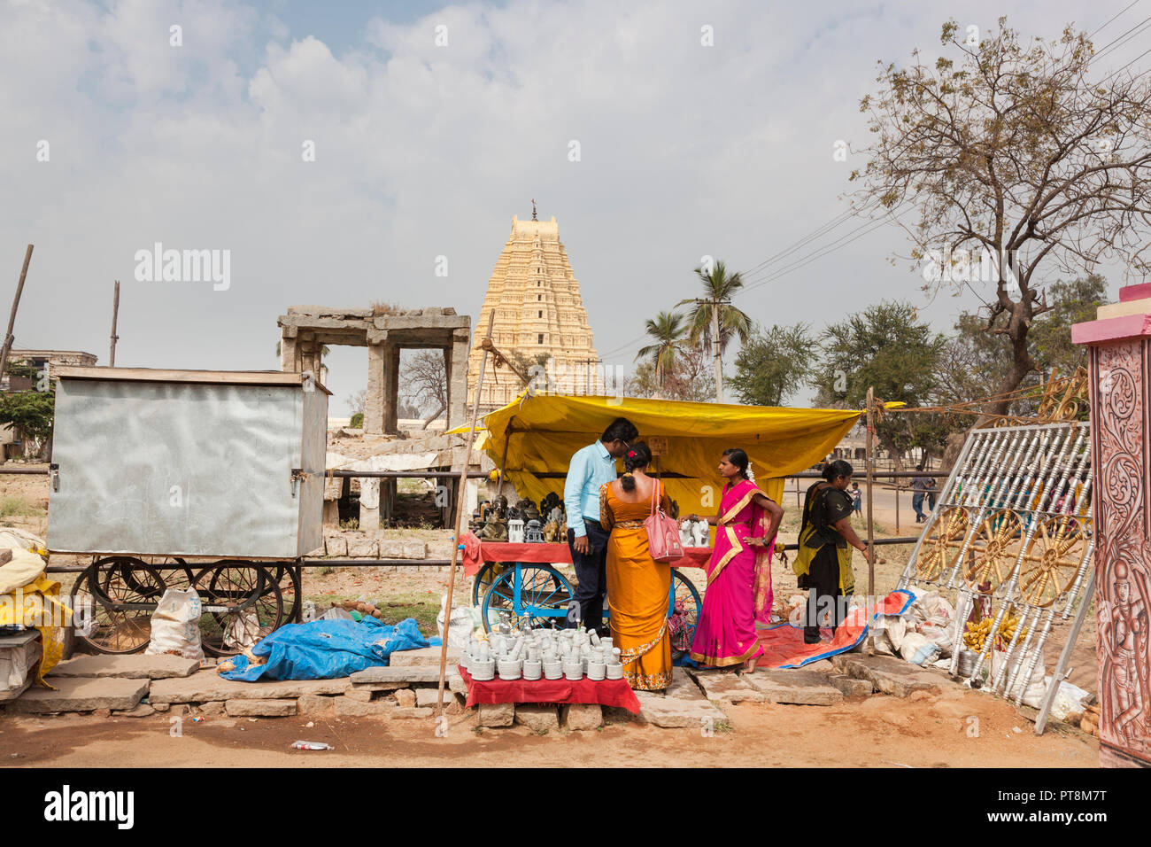 Indian market stalls hi-res stock photography and images - Alamy