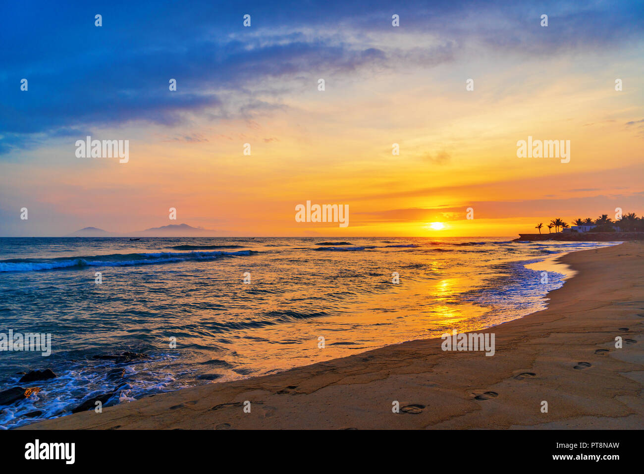 Amazing Sunset at the tropical beach Stock Photo - Alamy