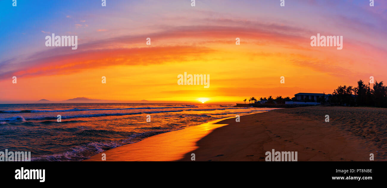 Amazing Sunset at the tropical beach Stock Photo - Alamy