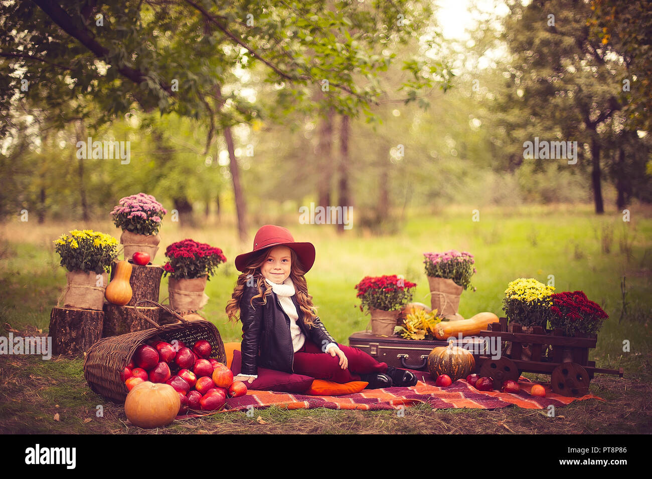 Beautiful boy eating apple hi-res stock photography and images - Alamy