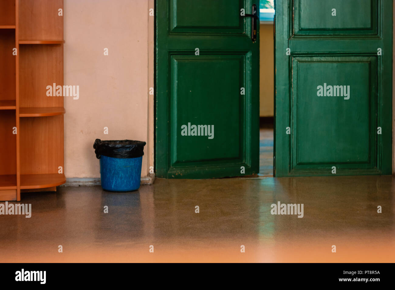 Garbage can classroom hi-res stock photography and images - Alamy