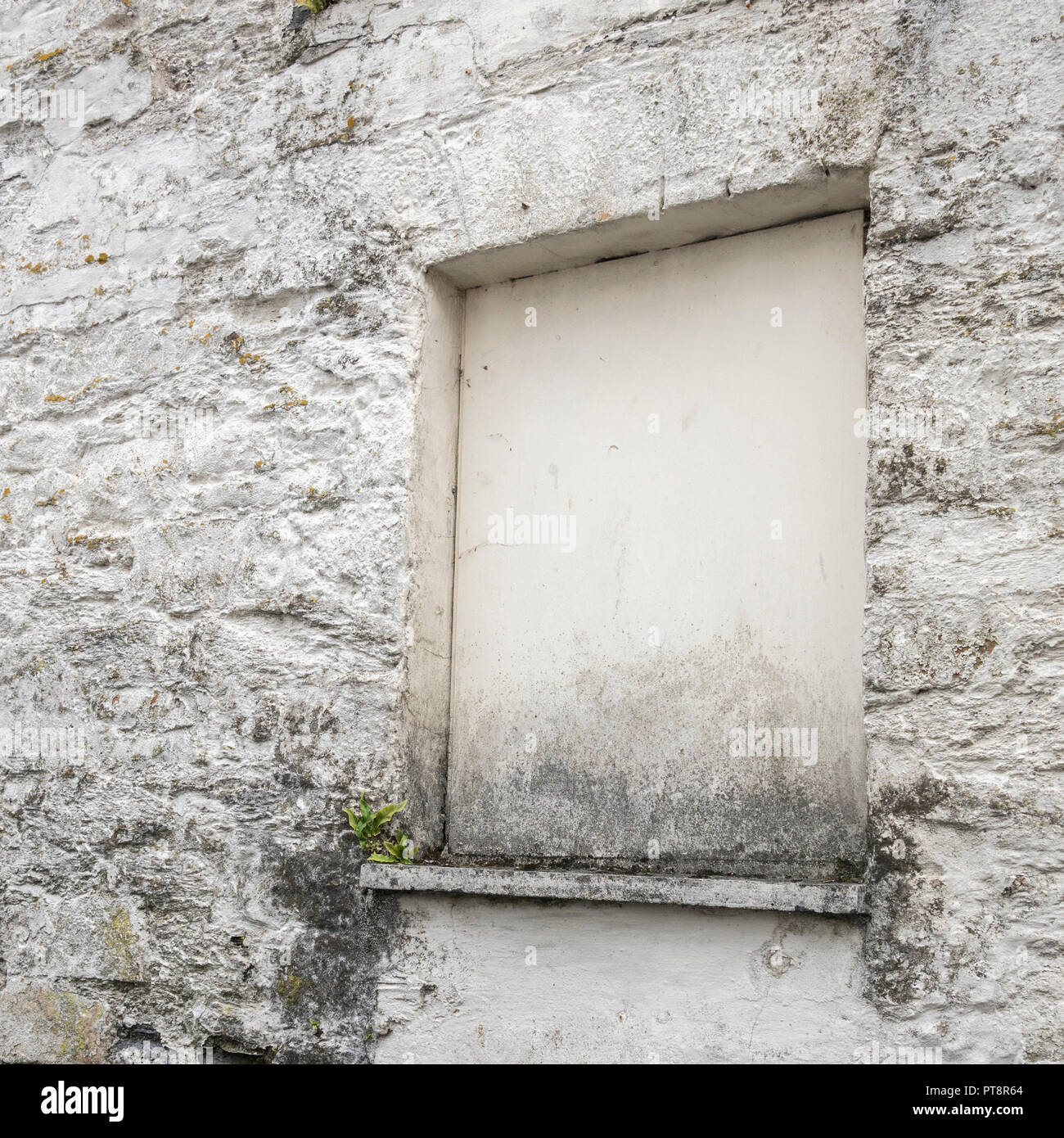 Blocked off window hi-res stock photography and images - Alamy