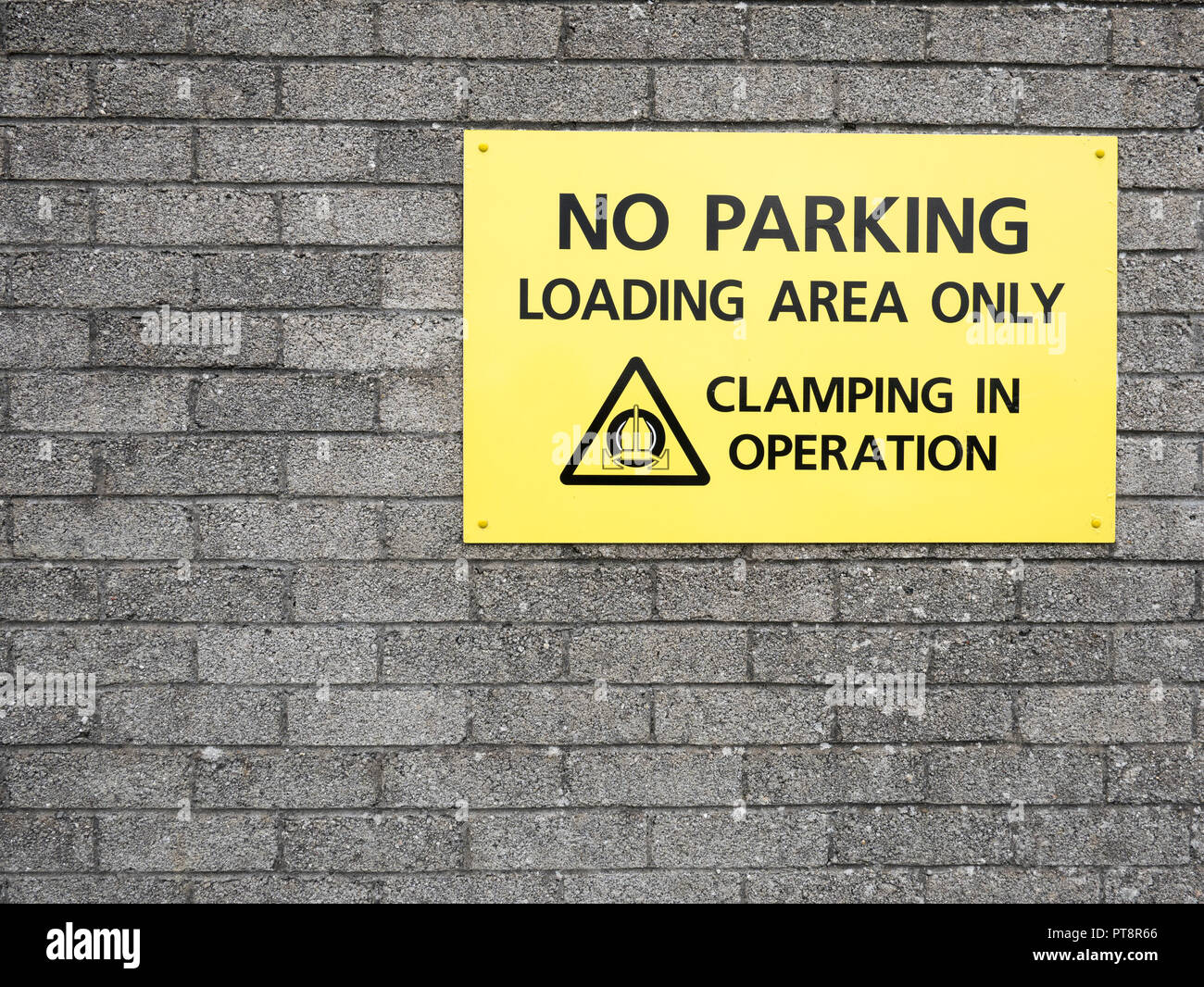 Loading bay area hi-res stock photography and images - Alamy