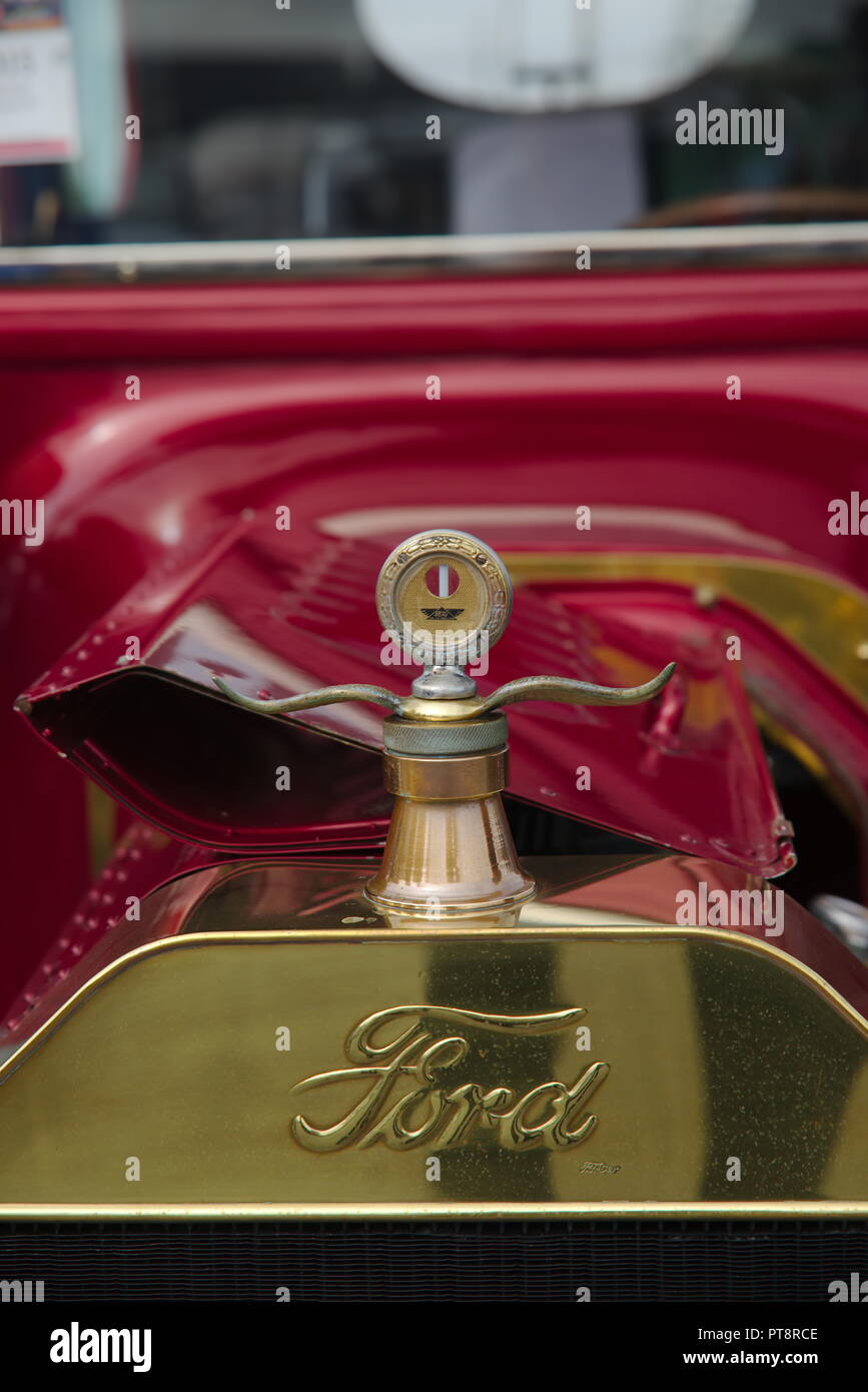 Brass radiator hi-res stock photography and images - Alamy