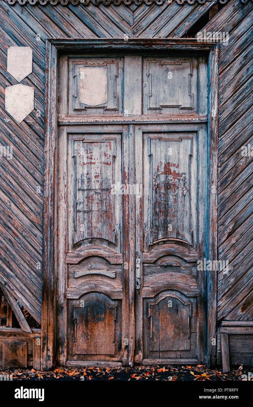 Obsolete Wooden Door Of Hut Slum House Stock Photo - Alamy
