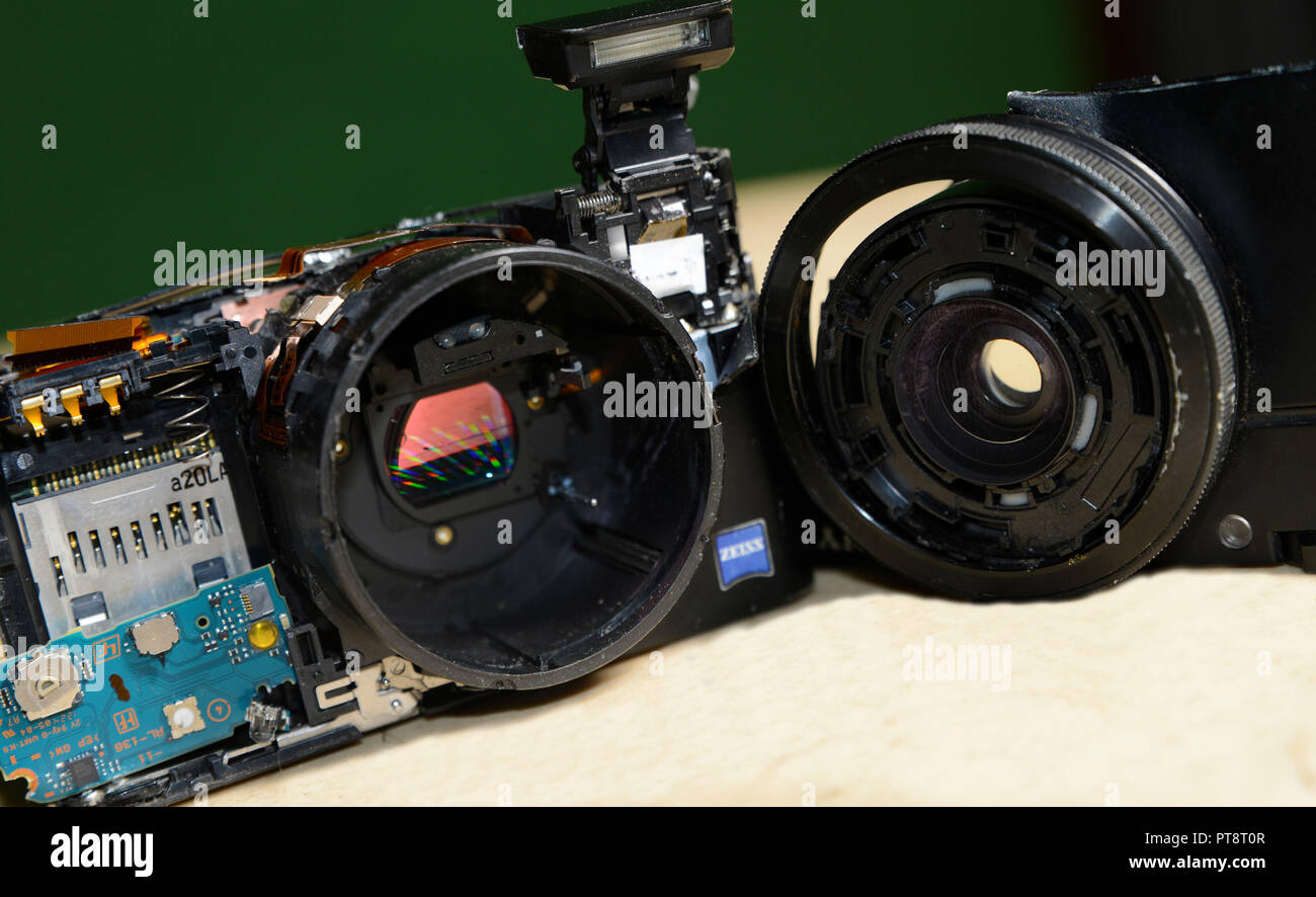 Broken camera equipment hi-res stock photography and images - Alamy